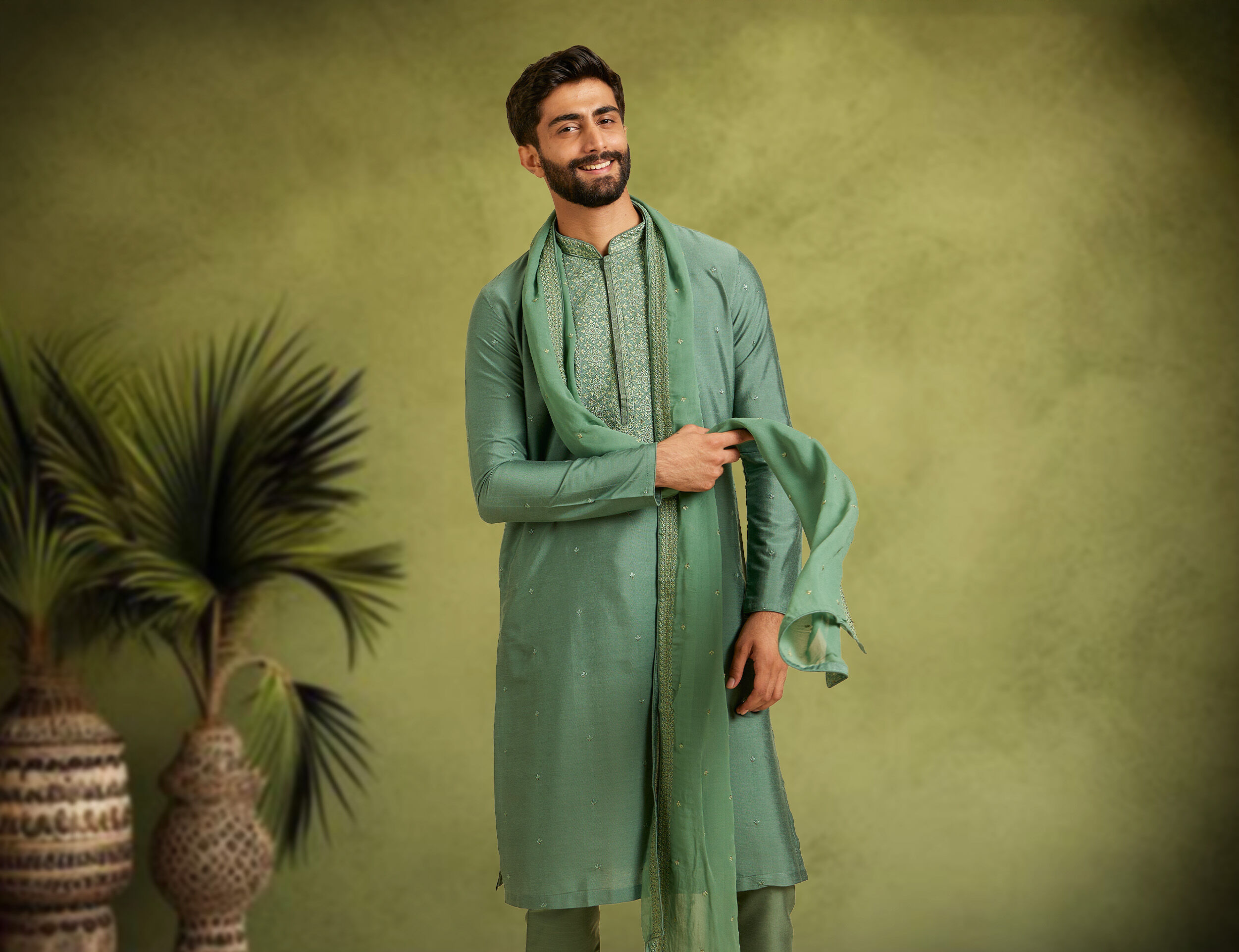 Dos and Don’ts to Style a Men's Kurta for Wedding Party