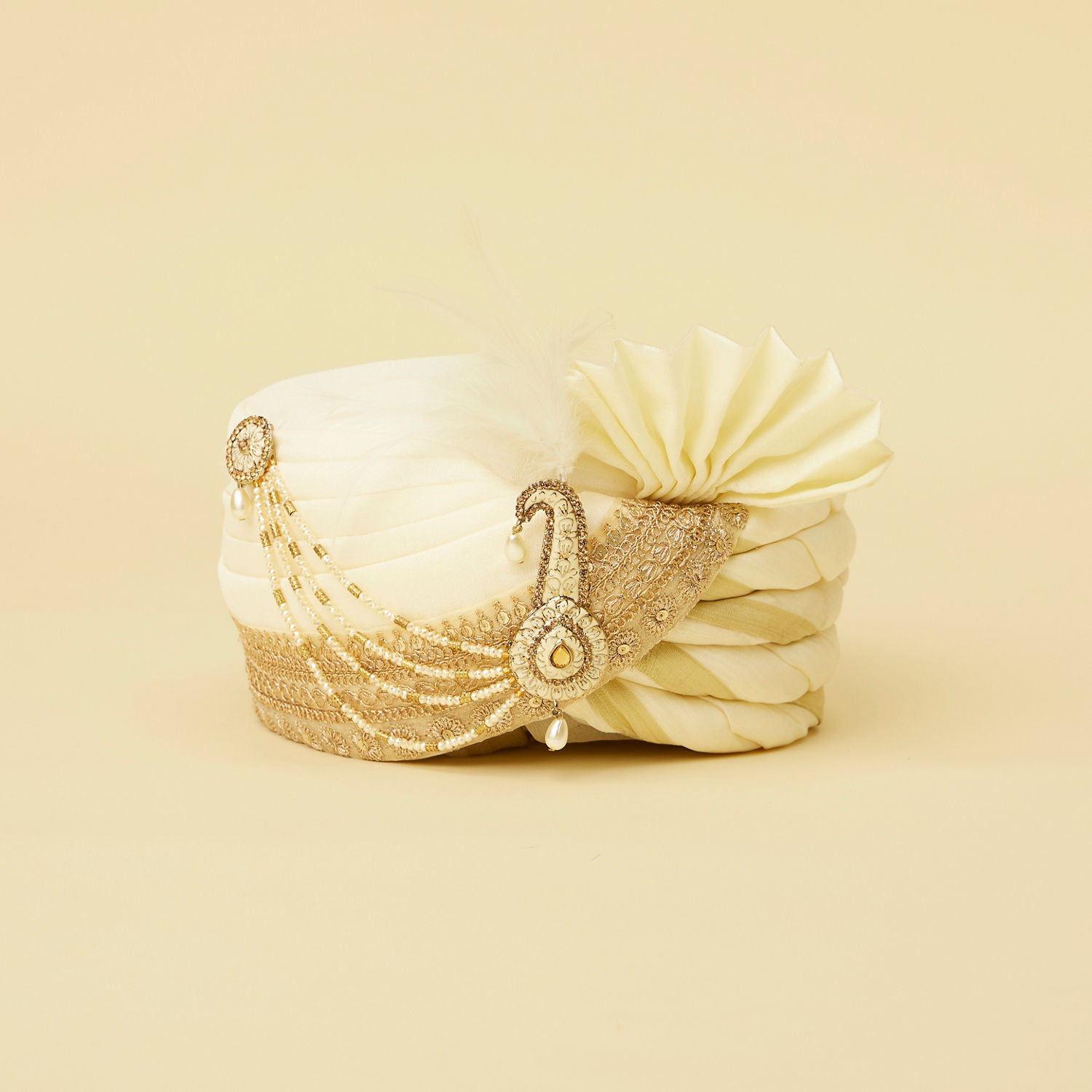 Buy White and Golden Chain Brooch Safa Online in India @Manyavar - Safa ...